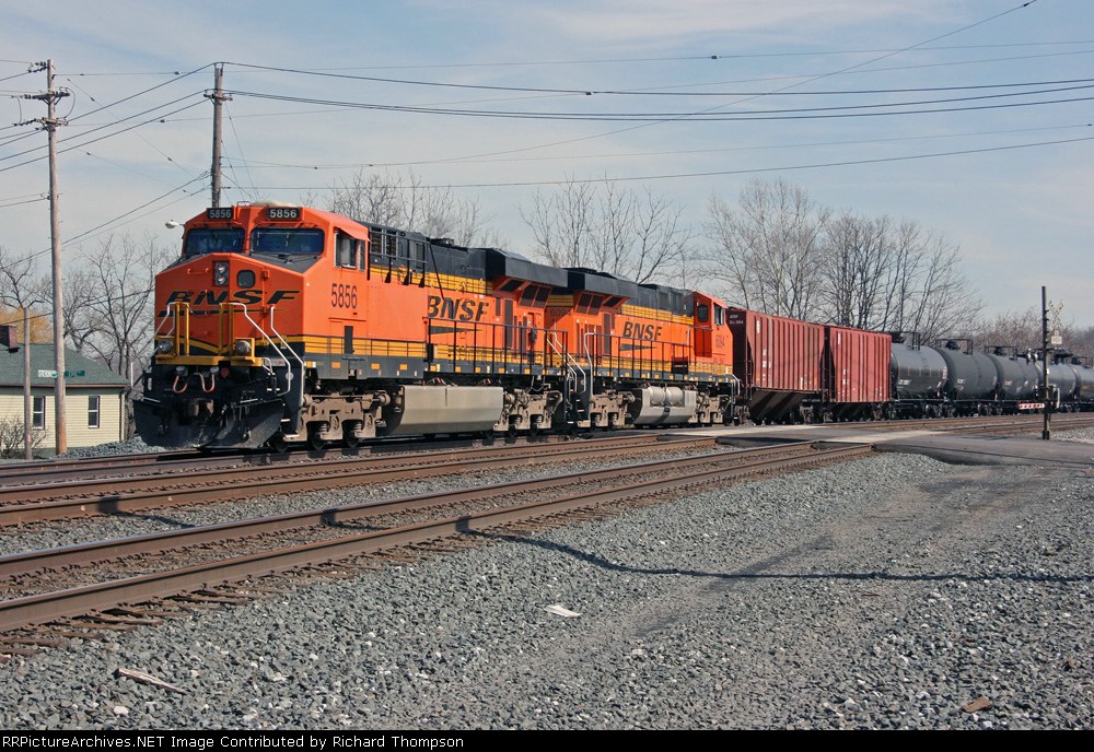 BNSF 5856